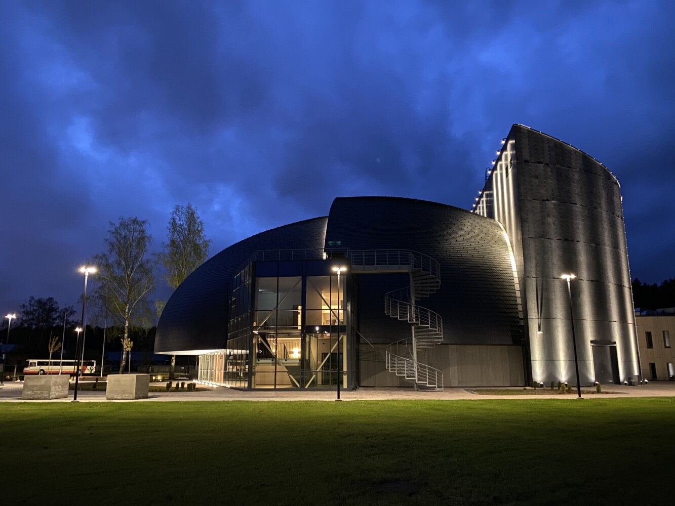 LEMT SIA izgaismo Stopiņu novada Kultūras Centru - Ulbrokas Pērle - lemt.lv